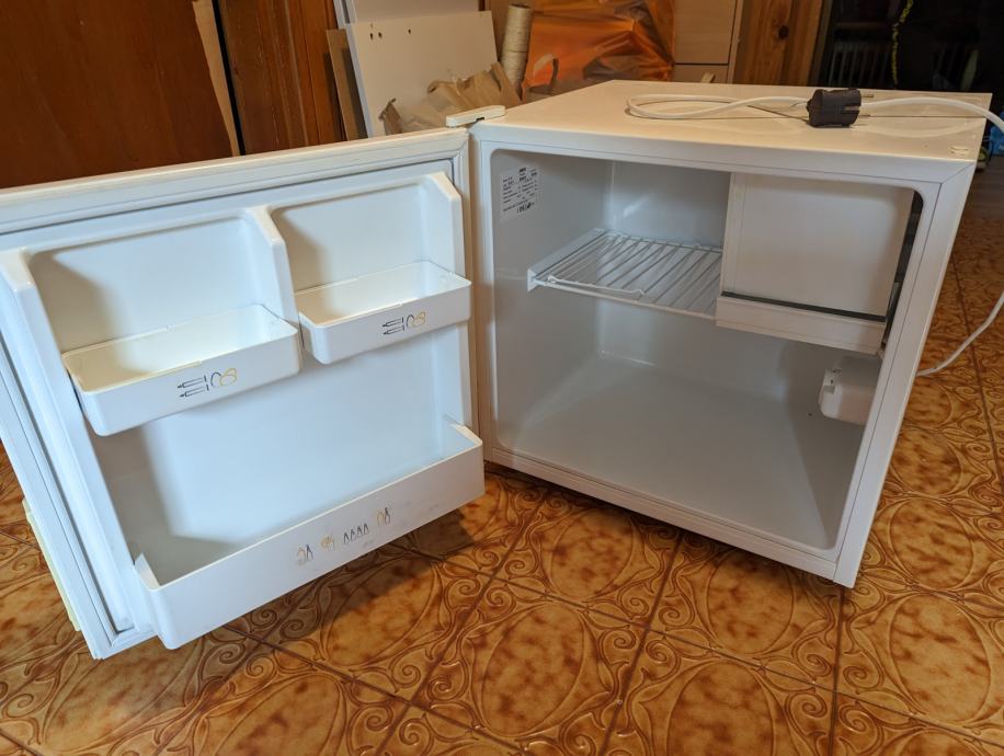 Mini hladilnik - Zanussi ZT70, 62L