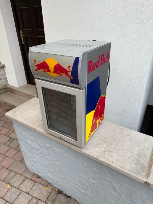 Red bull mini hladilnik