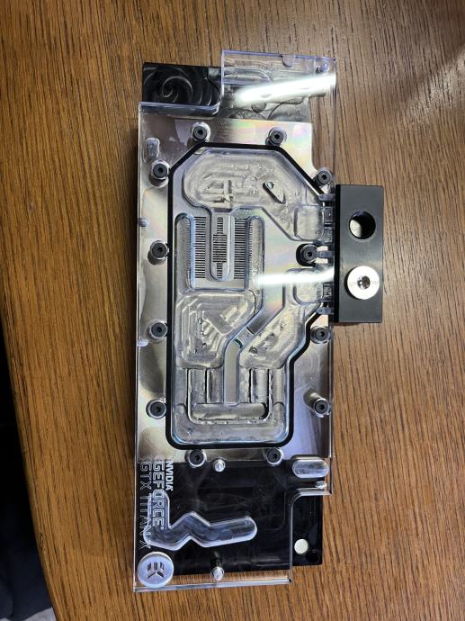 EKWB vodni blok za gtx 1080 ti ali titan