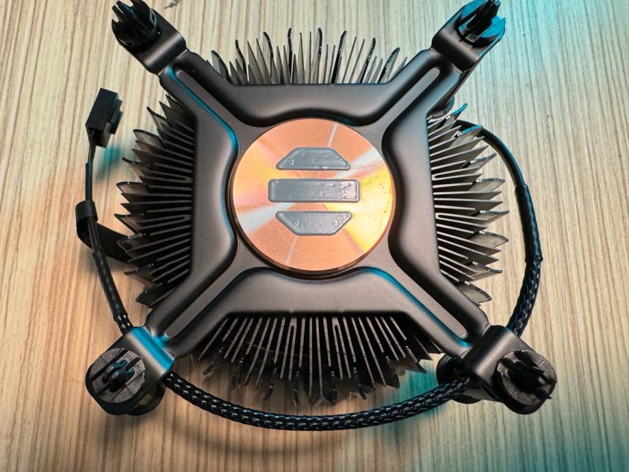 Intel LGA1700 CPU cooler / hladilnik za procesor