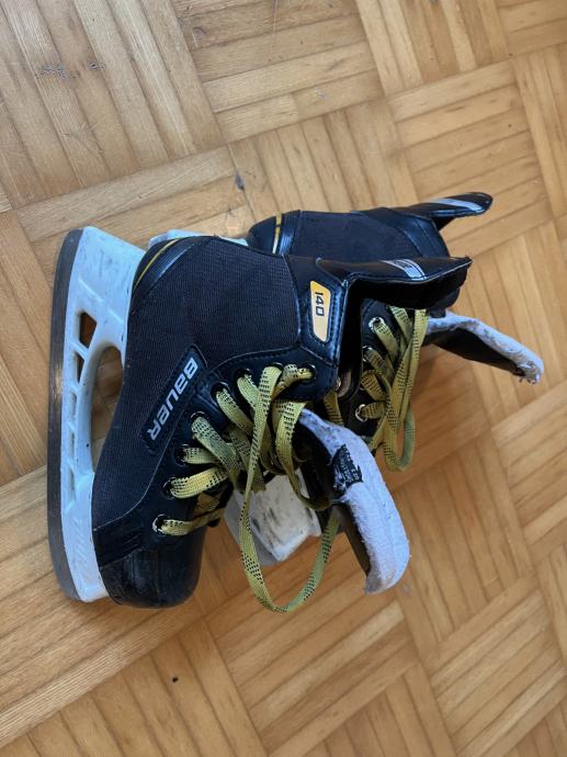Otroške BAUER drsalke Supreme št.35,5 prodam