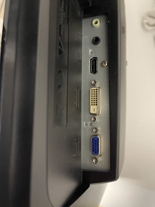 HP PRODESK i3 8.gen/8GB RAM/256GB SSD NVME + 2 x Benq 22 monitor