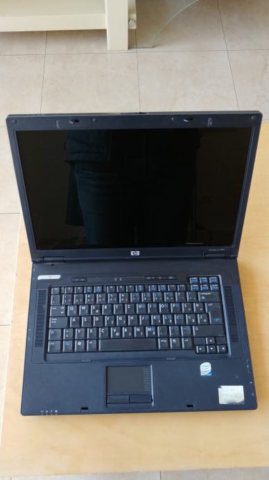 Compaq NX7300 (v ovari) + polnilec
