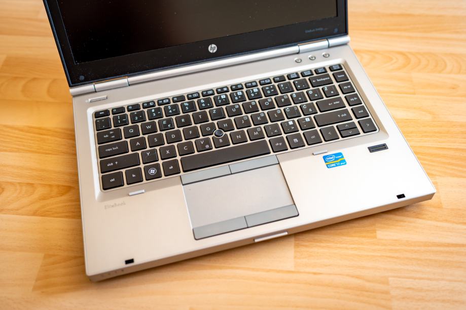 Prenosnik HP 8460p i7-2620m, Intel QM67, 8GB RAM, AMD Radeon HD 6470M