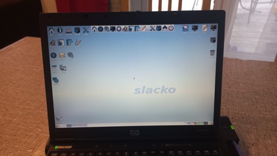HP Compaq NC2400 poslovni mini prenosnik 12.1 - tudi po delih!
