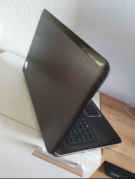 Laptop HP i7/6gb RAM/AMD Readon Graphics