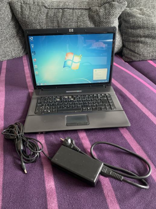 Prenosnik HP 550 z polnilcem in dobro baterijo