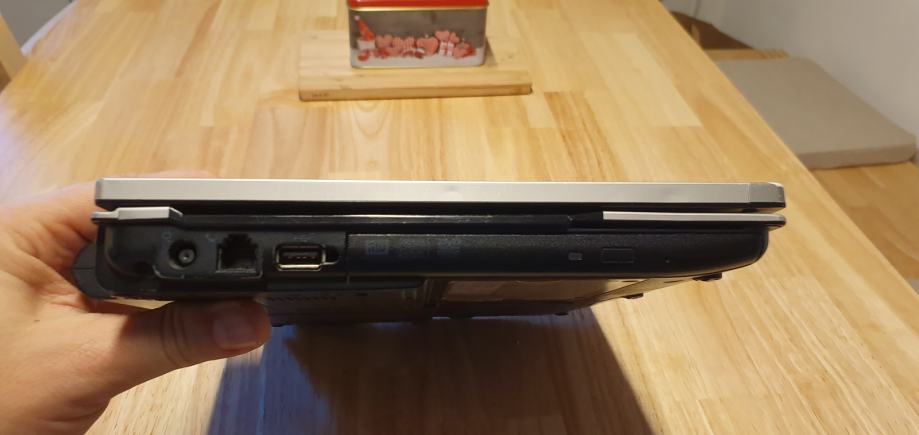 Prodam HP EliteBook 2540p + DOCK - i7, ssd 12.1 monitor