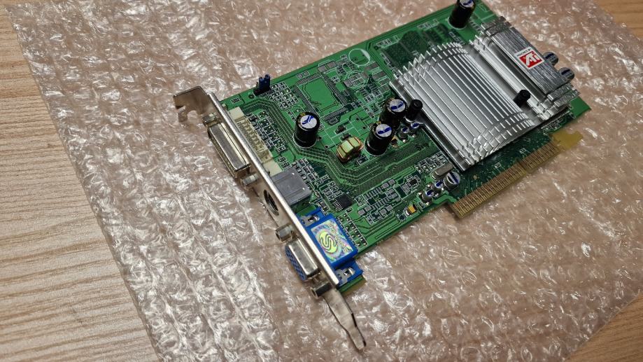 IBM NetVista, starejši retro računalnik + grafična Ati radeon agp 128