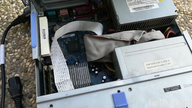 IBM ThinkCentre pentium 4 vintage namizni računalnik PC