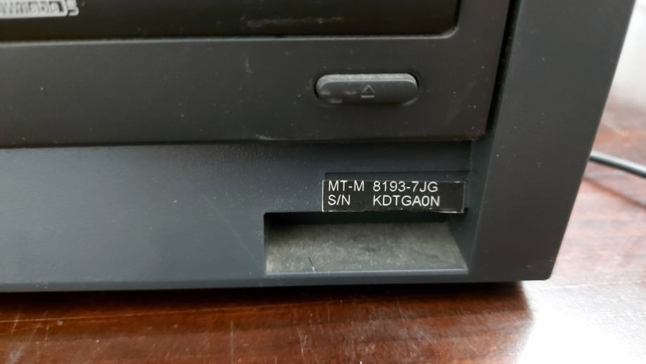Retro računalnik IBM ThinkCentre Pentium 4 + CRT monitor IBM E74