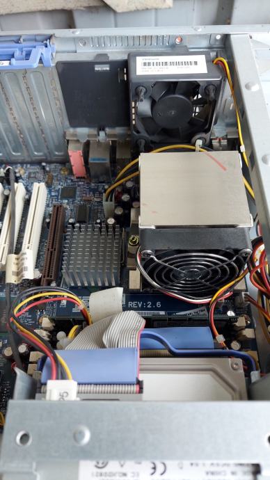 Retro računalnik IBM ThinkCentre Pentium 4 + CRT monitor IBM E74