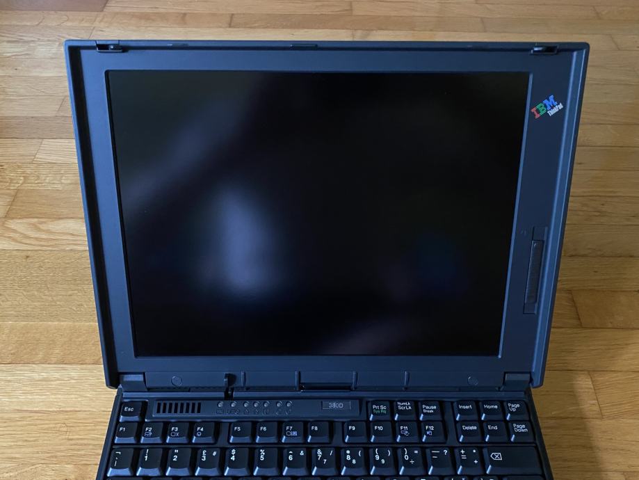 IBM ThinkPad 380D prenosnik