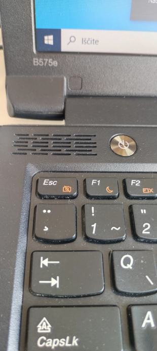 Prenosnik LENOVO B575e - 15.6 zas - HD AMD E E2-2000 4 GB RAM-ohranjen