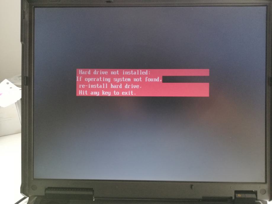 Prodam starejši prenosni računalnik ThinkPad IBM A22m