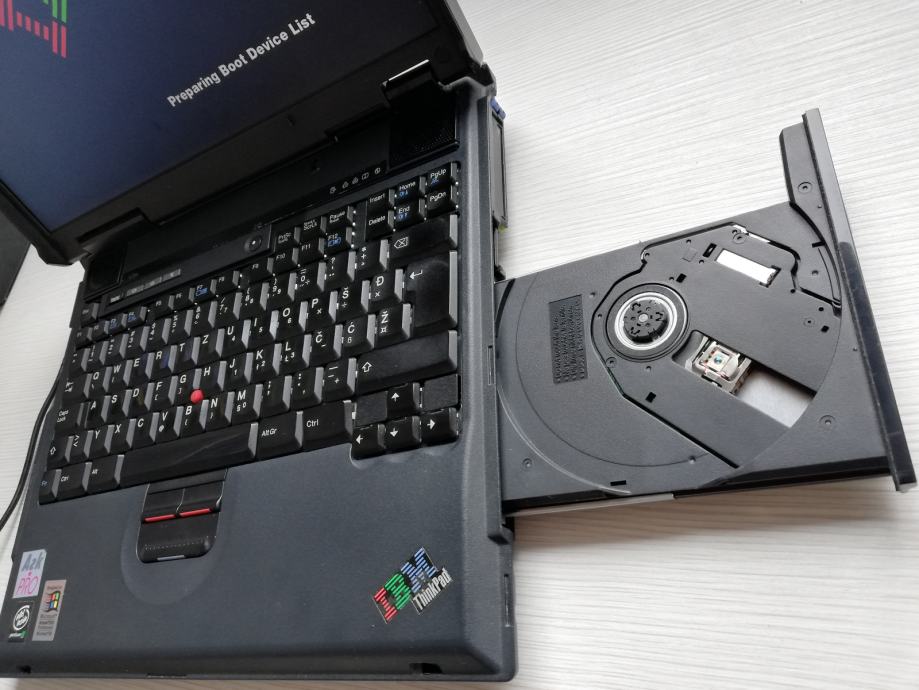 Prodam starejši prenosni računalnik ThinkPad IBM A22m