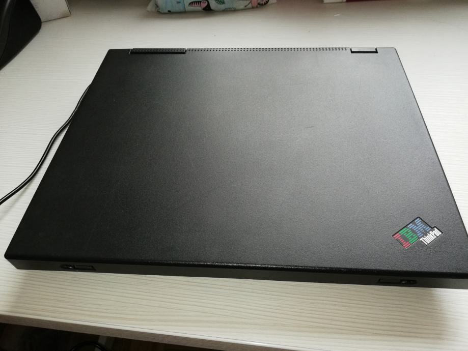 Prodam starejši prenosni računalnik ThinkPad IBM A22m