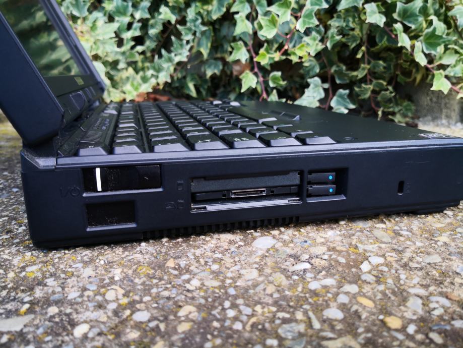 Vintage IBM THINKPAD 380E pentium prenosni računalnik