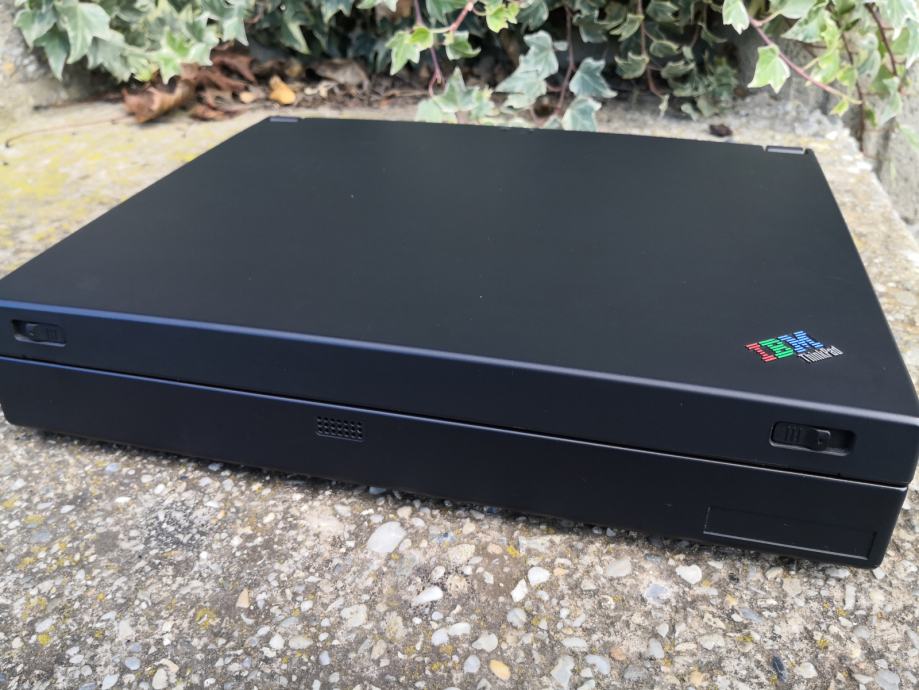 Vintage IBM THINKPAD 380E pentium prenosni računalnik