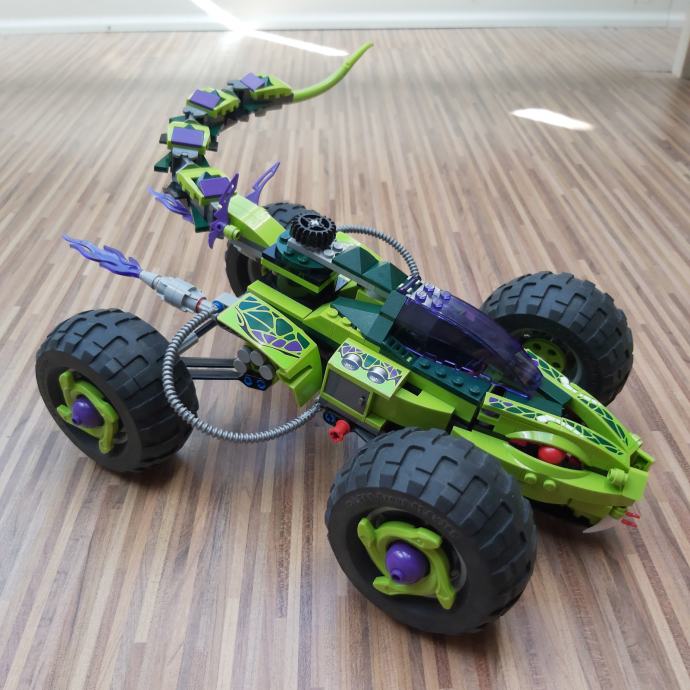9445 LEGO Ninjago Rise of the Snakes Fangpyre Truck Ambush