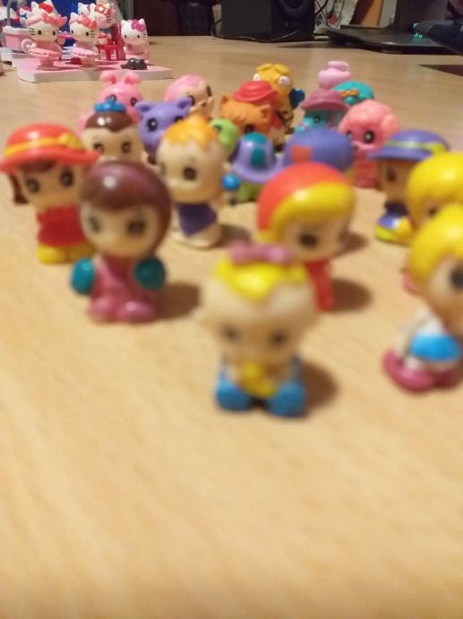Igralni komplet Hello Kitty + mini figurice živalic in pupik