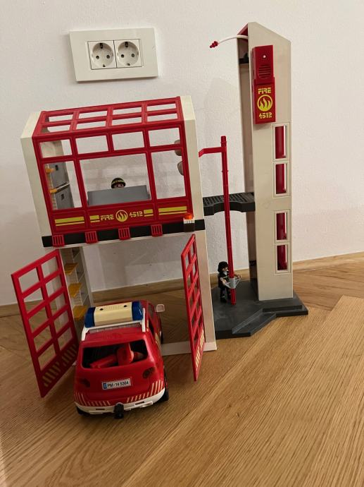 Playmobil gasilska postaja z avtomobilom