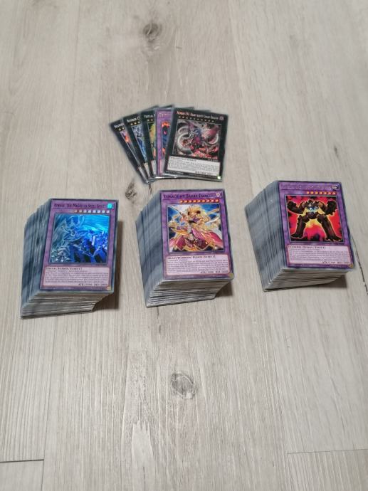 yugioh 300 novih RANDOM kart+2 igralne plošče+5extra kart