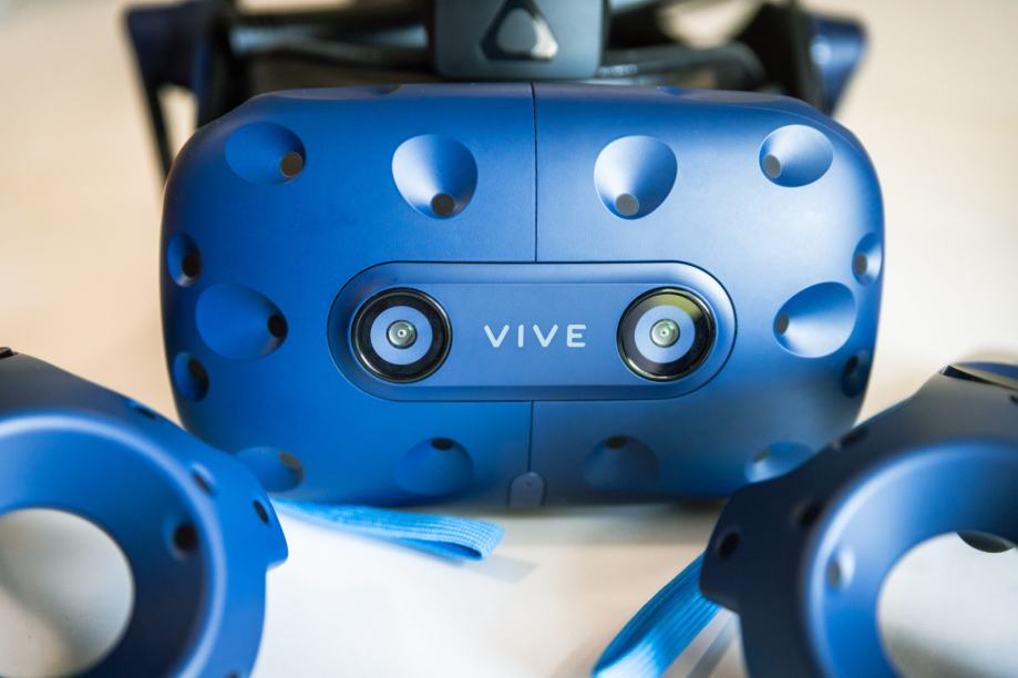 HTC VIVE Pro Full Kit + VIVE Wireless Adapter (Wifi)