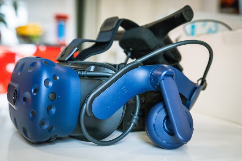 HTC VIVE Pro Full Kit + VIVE Wireless Adapter (Wifi)