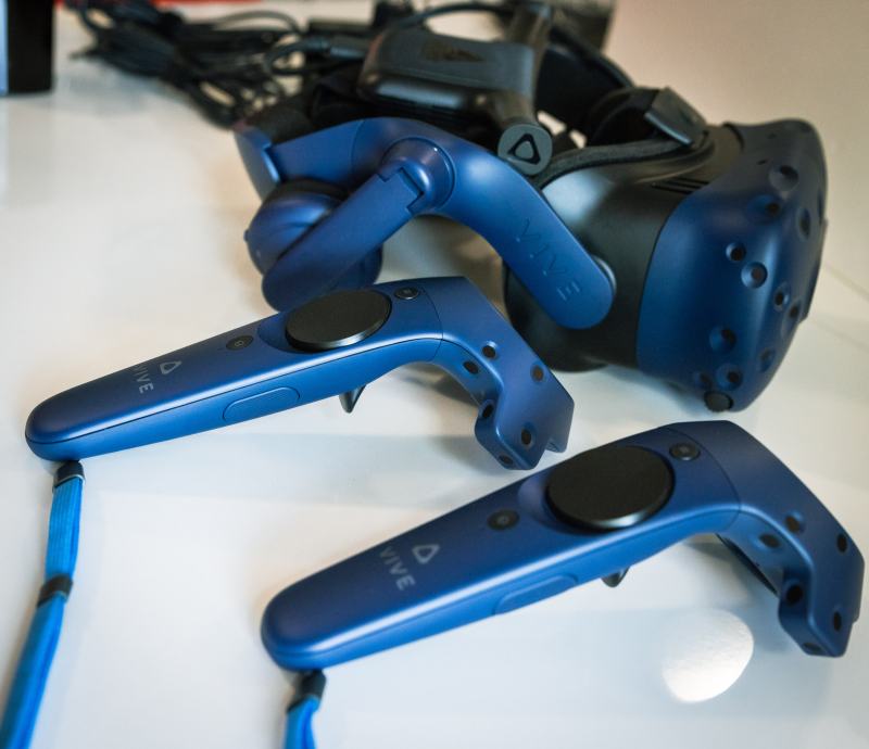 HTC VIVE Pro Full Kit + VIVE Wireless Adapter (Wifi)