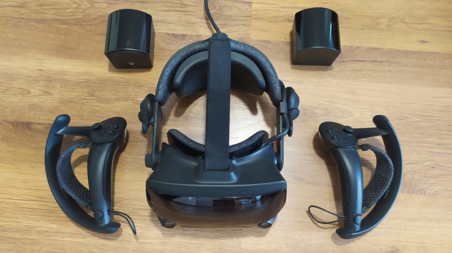 Valve Index VR Kit - komplet VR očala, bazne postaje, ploščka...
