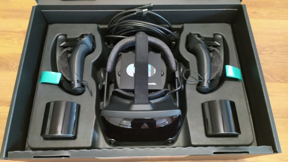 Valve Index VR Kit - komplet VR očala, bazne postaje, ploščka...