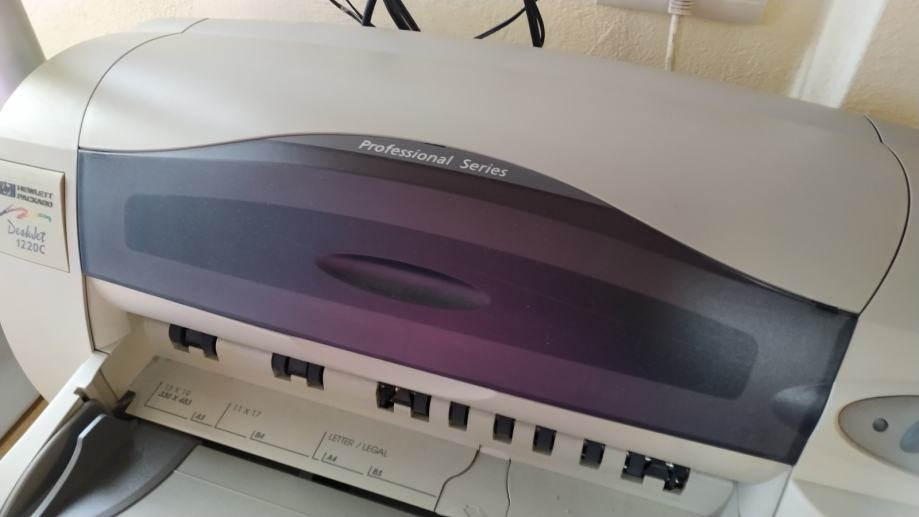 HP tiskalnik Deskjet 1220c