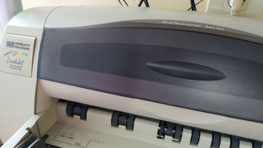 HP tiskalnik Deskjet 1220c
