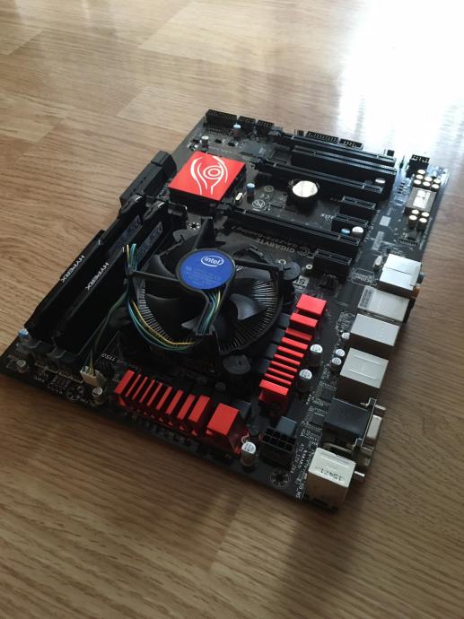 Intel procesor Core i7 4790K BOX + matična + 16gb RAM