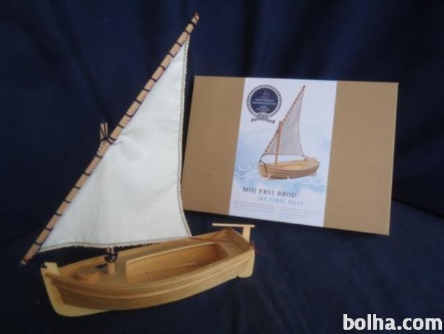 MOJ PRVI BROD - jedrilica 24 cm s latinskim jedrom