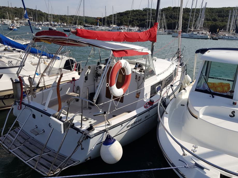 Meteor 8 jadrnica jedrilica motor sailor