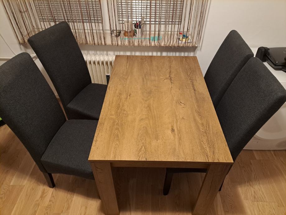 Jedilna miza s stoli