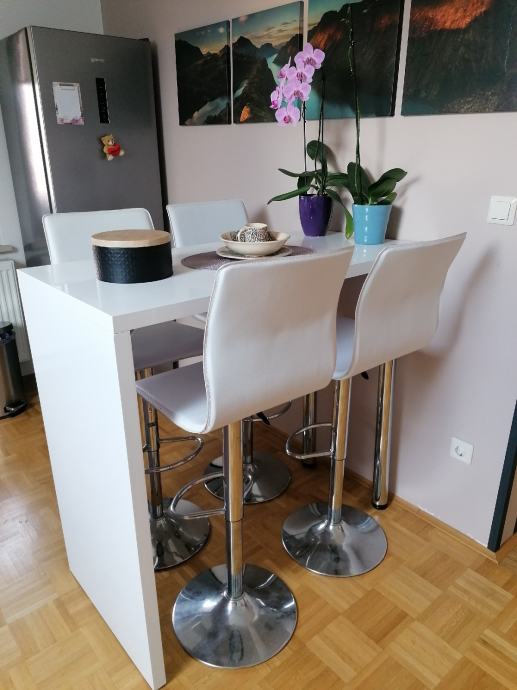 Komplet barske mize s stoli