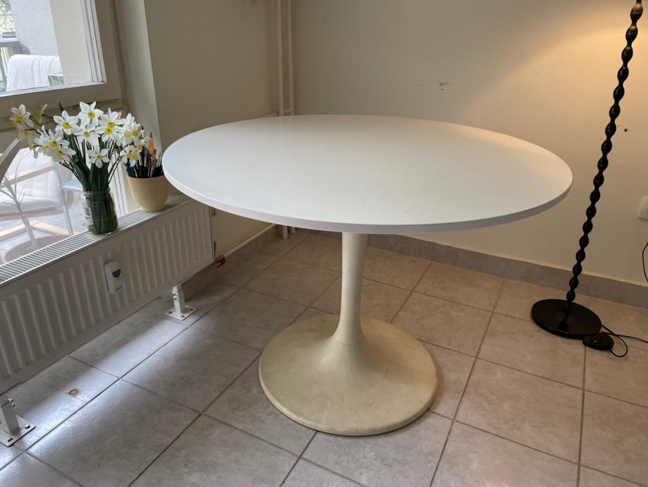 Okrogla jedilna miza Docksta (IKEA)