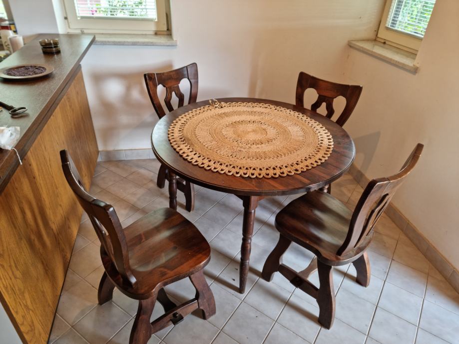 OKROGLA MIZA S STOLI