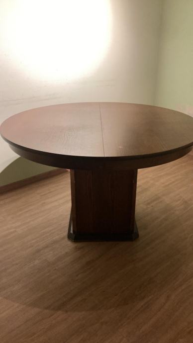 Okrogla, raztegljiva miza