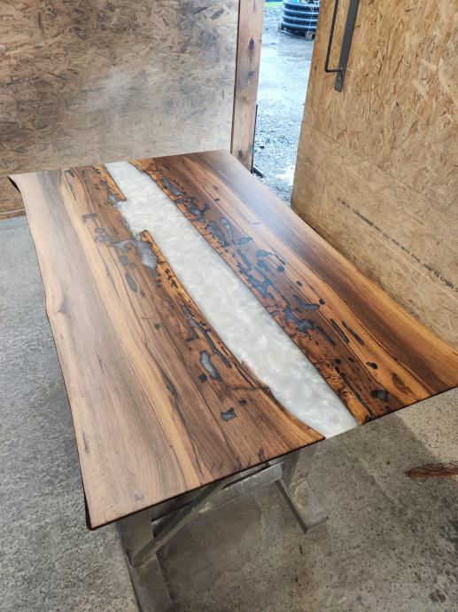 Oreh epoksi jedilna miza