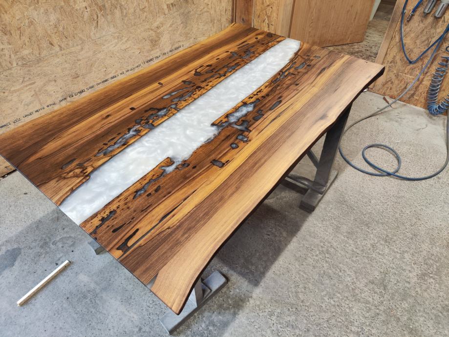 Oreh epoksi jedilna miza