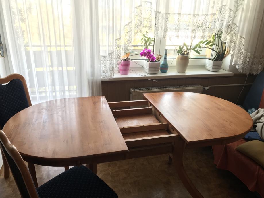 Raztegljiva jedilna miza