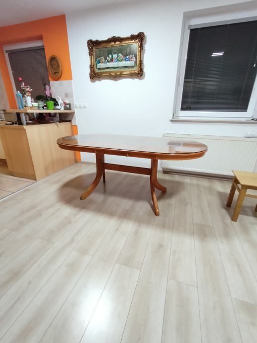 Raztegljiva jedilna miza