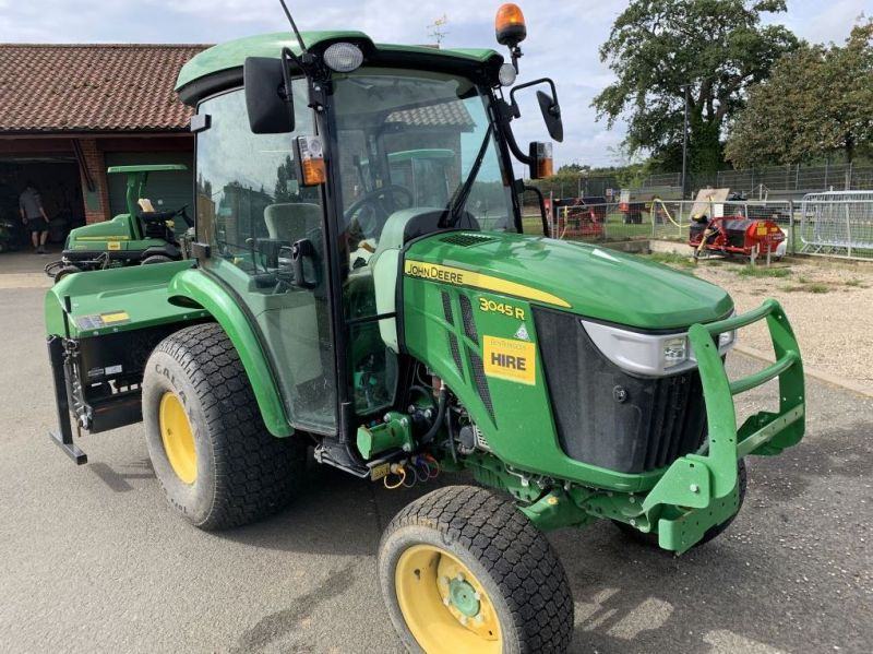 John Deere 3045R