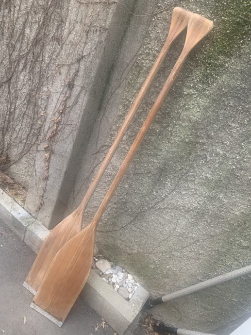 Leseni vesli za kanu