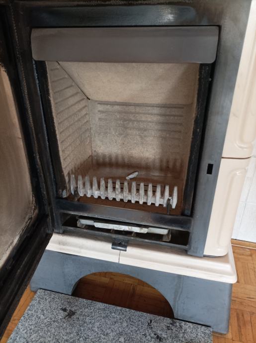 Rabljena kaminska peč na drva