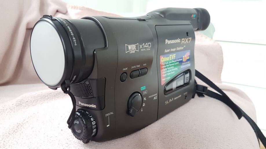 Panasonic VHS C kamera NV-RX7 s pripadajočo opremo in torbico,delujoča